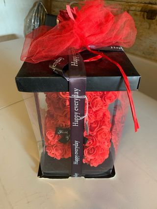 orsetto con fiori artificiali