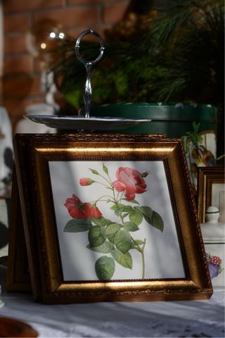 Set 2 cornici in legno con stampe J.Redoute