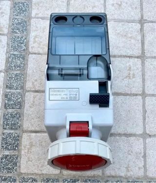 Presa con finestra Mod: Bticino CBD463/63