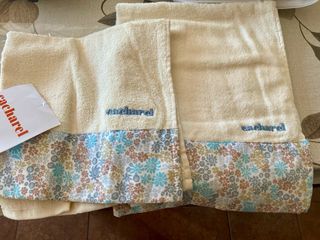 Set asciugamano e ospite Cacharel nuovi serviette