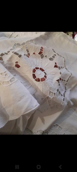 cuscino Vintage sfoderabile con ricami ad intaglio