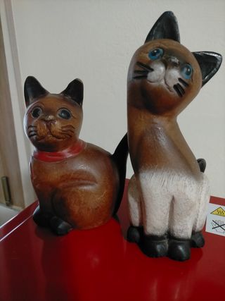 Gattini in legno