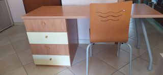 Scrivania con sedia