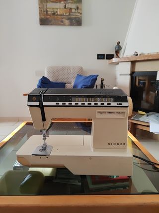 Macchina per cucire perfettamente funzionante