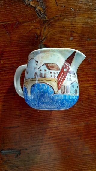 Lattiera in porcellana