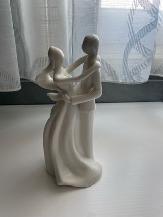 statuetta ceramica raffigurante sposi