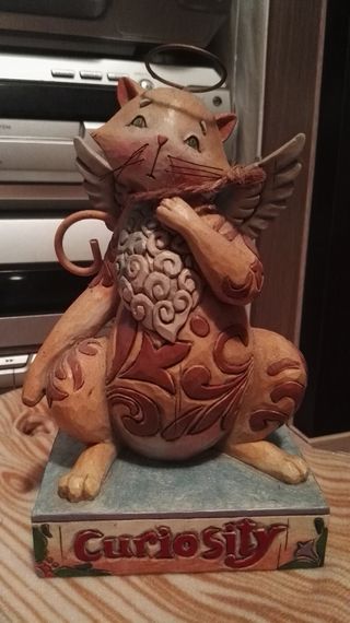 Enesco Curiosity Cat statuina