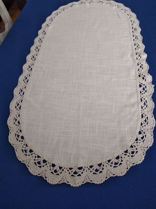 Centro ricamato a mano