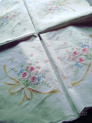 Centro tavola cm 83 x 80-  100% Cotone.