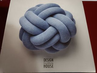 Cuscino knot