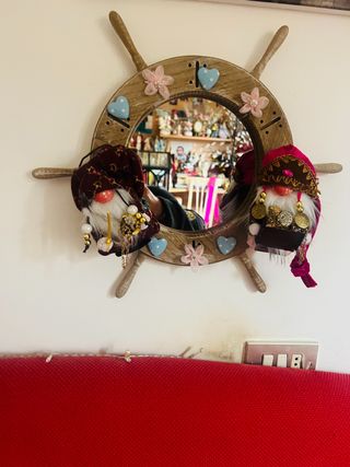 specchio fatto a mano con gnomi pirati