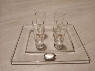 Vassoio più 4 bicchieri