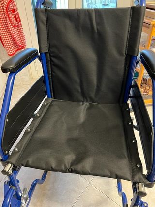 Sedia a rotelle pieghevole come Nuova