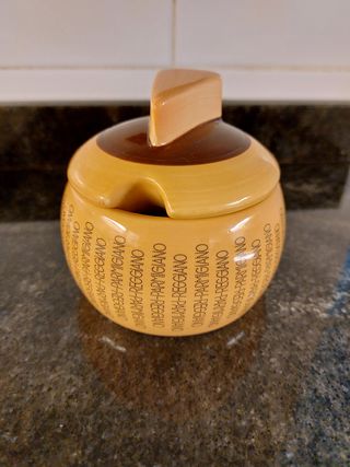 Formaggiera in ceramica