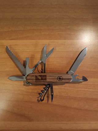 Victorinox 🇨🇭 Huntsman Wood