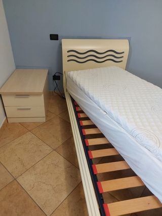 Letto + materasso con comodino coordinato (RC)