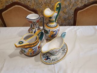 Set Brocche e salsiera decorate in ceramica Deruta