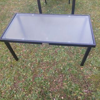 Tavolinetto da giardino in vetro e metal