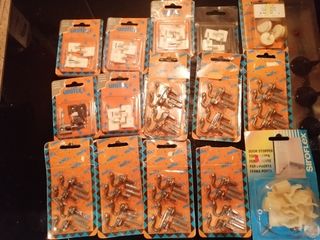 Ganci Bronz, autoadesivi