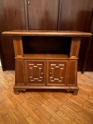 Mobiletto decorato e con ante