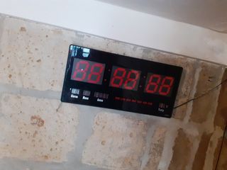 Orologio digitale da parete