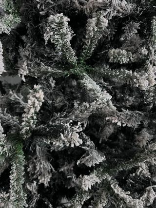 albero di Natale innevato