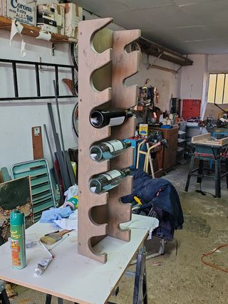 Porta bottiglie da parete