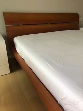 Letto matrimoniale in legno