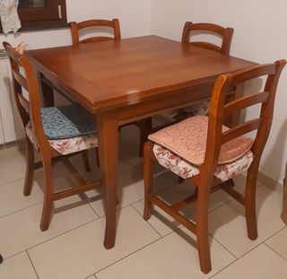 Tavolo con sedie