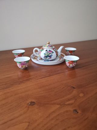 Teiera con tazzine cinesi