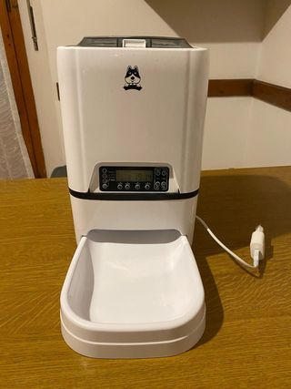 Distributore cibo cani/gatti