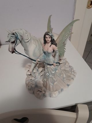 Fatina con cavallo in ceramica