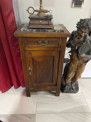 COMODINO ANTICO CON MARMO NERO