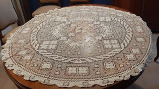 Tovaglia lavorata a mano