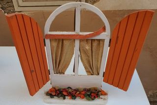 Finestra, soprammobile.