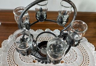 Porta bicchieri e bottiglia in metallo