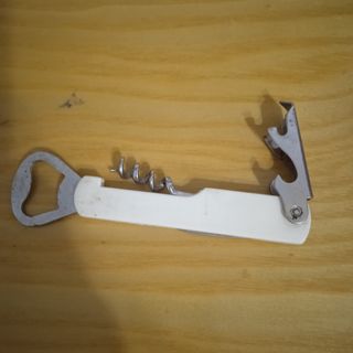 Apribottiglie multiuso