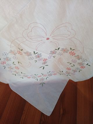Tovaglia di lino ricamato