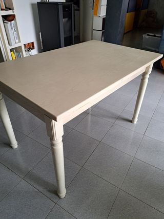 Tavolo in vero legno bianco decappato