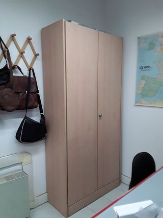 Mobile in legno a due ante