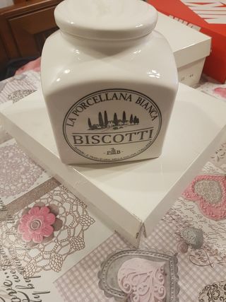 Biscottiera bianca in porcellana