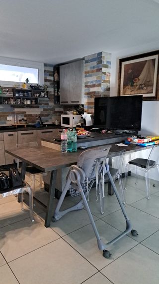 Cucina e 4 tavoli