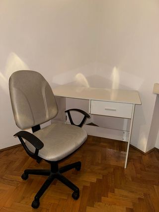 Scrivania con sedia