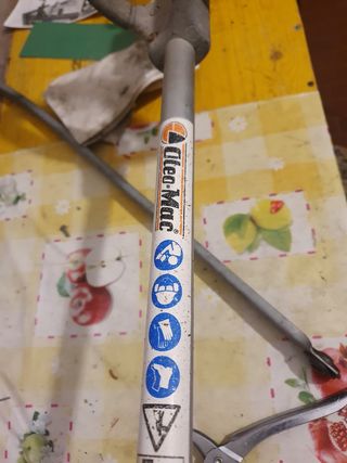 Decespugliatore e taglia siepe