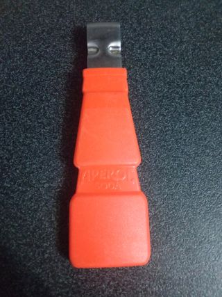 Vecchio apribottiglie pubblicitario Aperol
