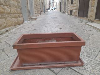 Vasi in vetroresina con sottovaso