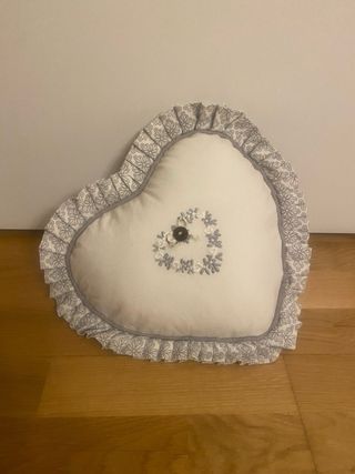 Cuscino shabby a forma di cuore