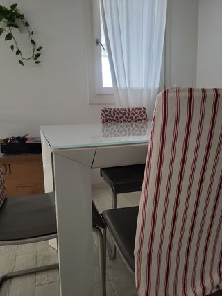 Tavolo bianco vetro e acciaio