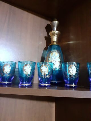 Bicchierini e bottiglia in murano