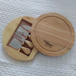 Set 4 coltelli per formaggio + tagliere